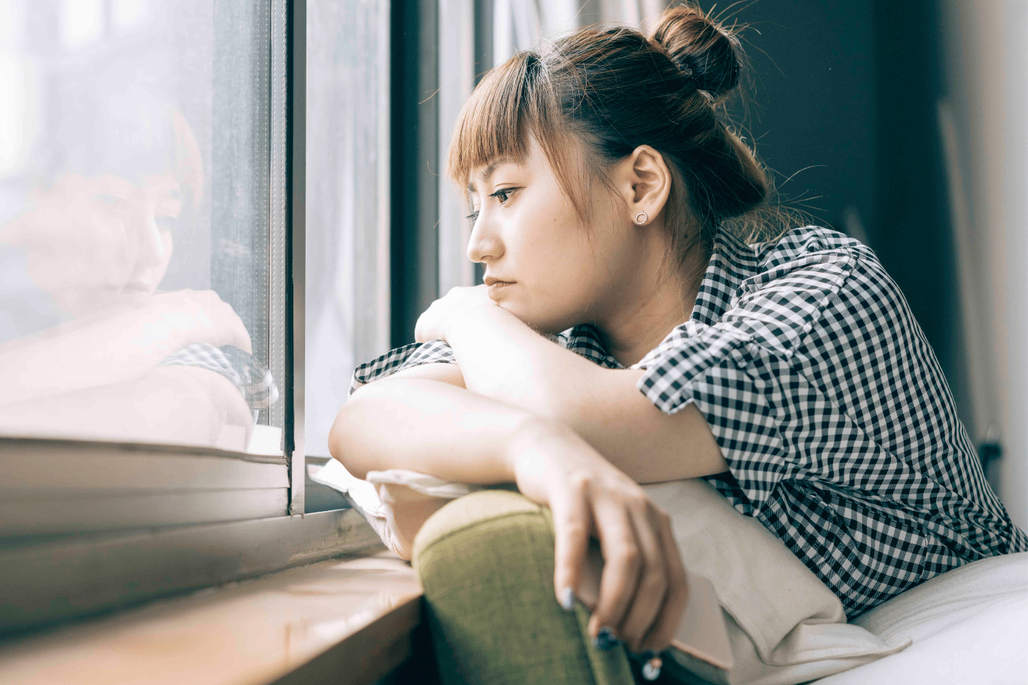 7 Things To Do If You're Feeling Lonely Living Alone For The First Time ...